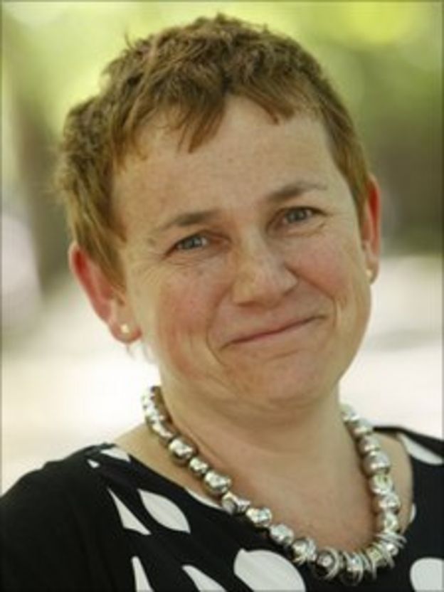 Money Talk: Help with return to school costs - BBC News