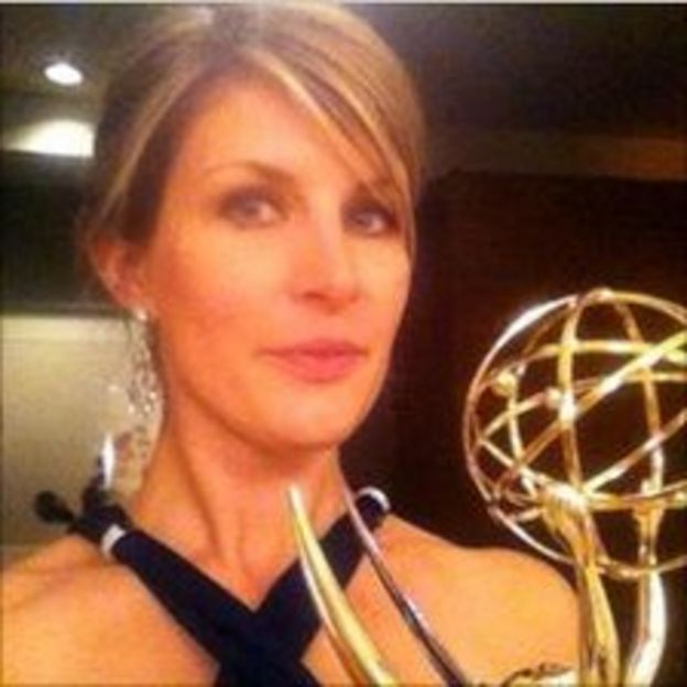 NI designer Caroline McCall wins Emmy for Downton Abbey - BBC News