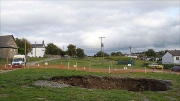 24-hour patrol as big hole opens near Rhes-y-Cae school - BBC News