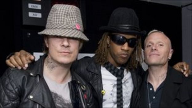 Prodigy star Maxim stages art exhibition - BBC News