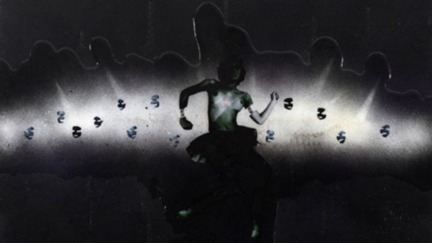 Prodigy star Maxim stages art exhibition - BBC News