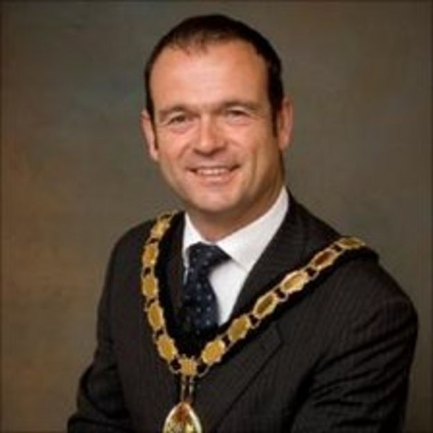 Frome mayor offers reward after burglary - BBC News