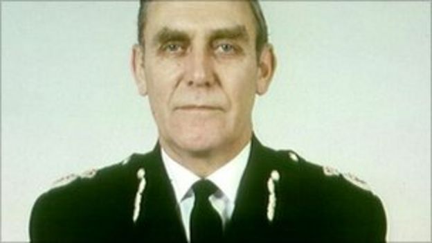 Hillsborough chief constable Peter Wright dies - BBC News
