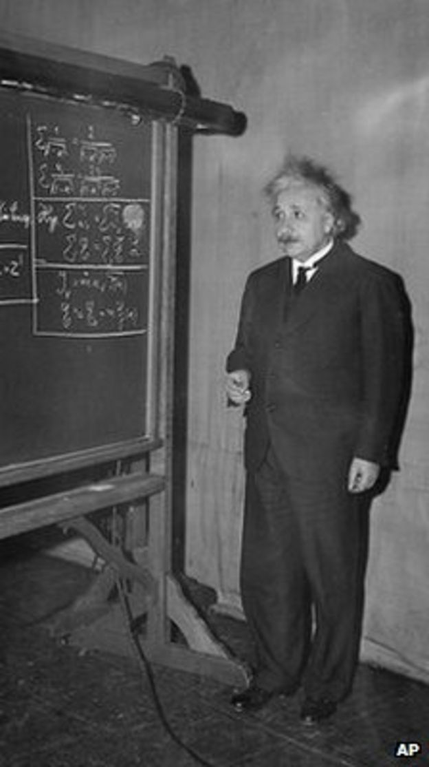 Experiment 'breaks the speed of light' - BBC Newsround