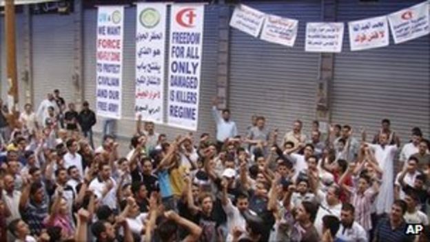 Syria unrest: 'Tanks bombard central town of al-Rastan' - BBC News