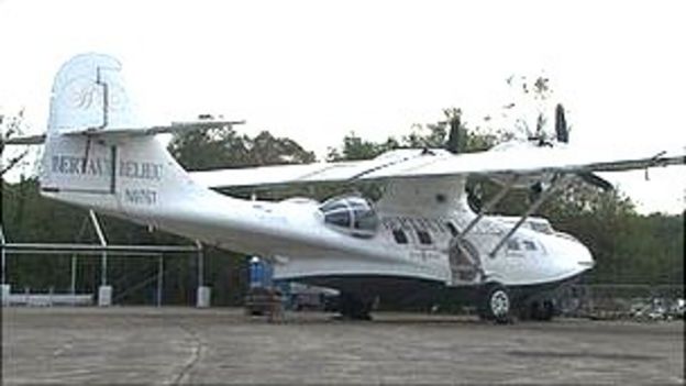 WWII Catalina in Fermanagh Seaplane Festival accident - BBC News