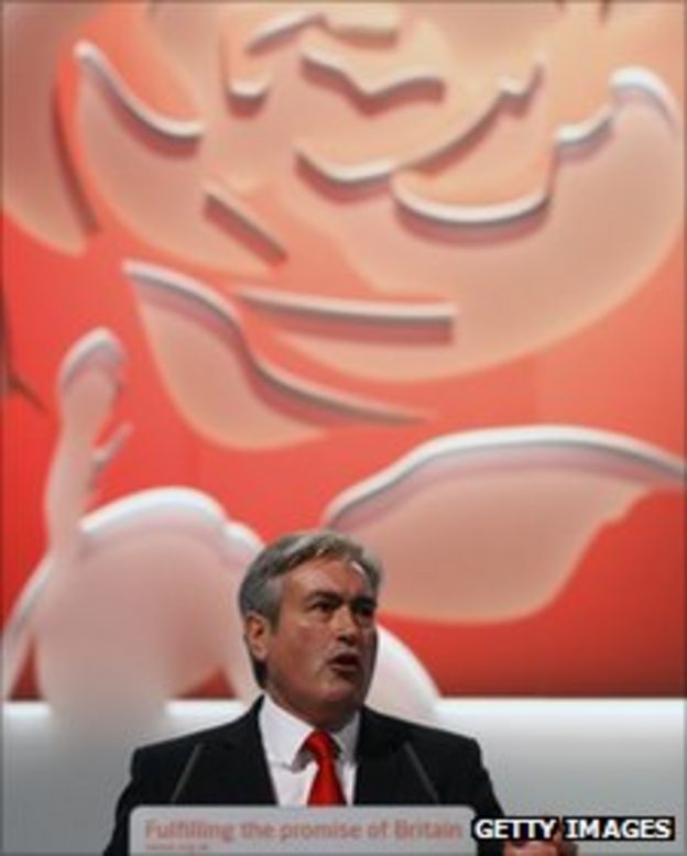 Outgoing Scots Labour leader Iain Gray takes blame - BBC News