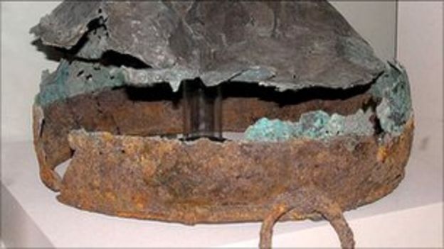 Chiseldon commissions replica of Iron Age cauldron - BBC News