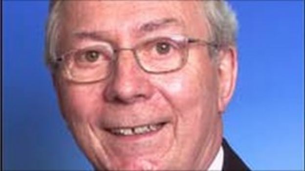 UUP MLA Sam Gardiner's office in electoral register probe - BBC News