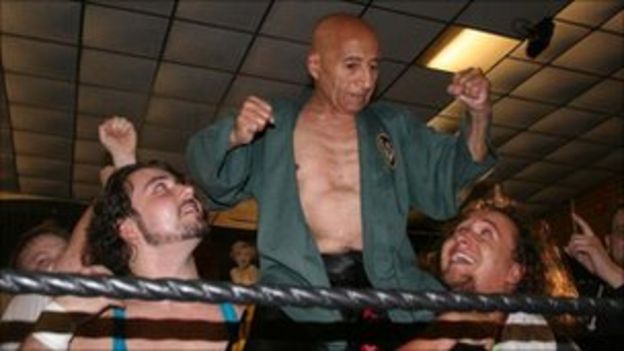 Great-grandfather, 82, in world's oldest wrestler claim - BBC News