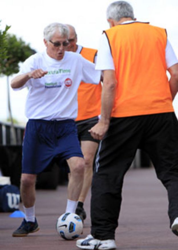 'Power of football' helps keep elderly active - BBC News