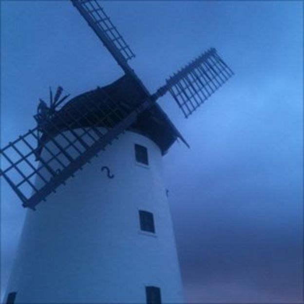 Lytham windmill damaged in strong winds - BBC News