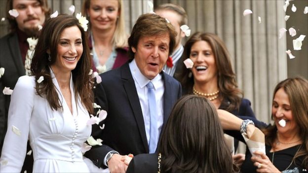 In pictures: Sir Paul McCartney marries for third time - BBC News