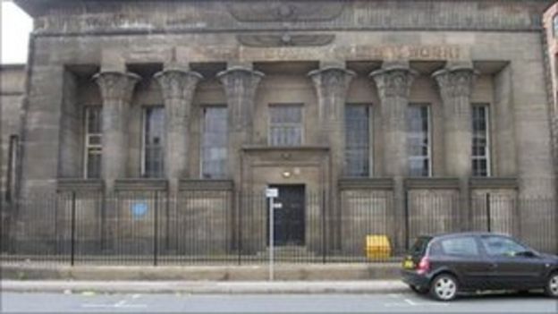 Leeds mill and Manningham pool among 'at risk' buildings - BBC News