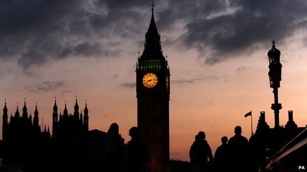 Big Ben tower leaning to one side - BBC Newsround