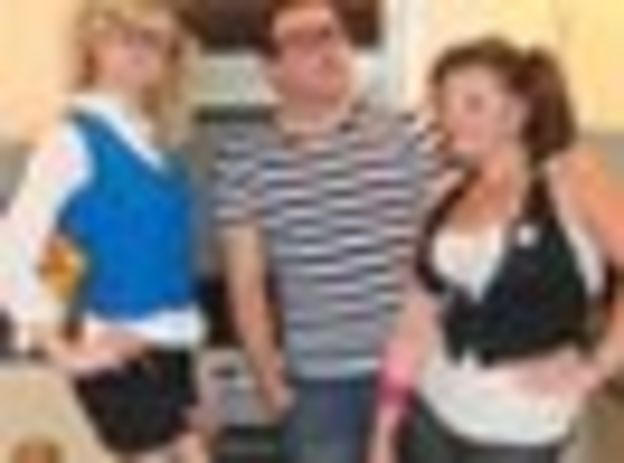 BlackBerry BBM messaging services crash for second time - BBC News