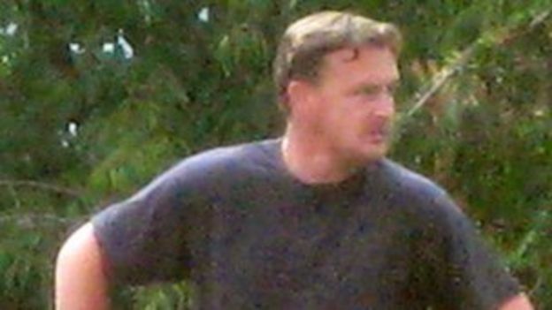 Builder William Varey jailed for conning customers - BBC News