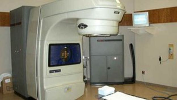 Derriford's new linear accelerator radiotherapy machine - BBC News