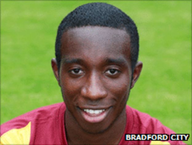 Dominic Rowe signs new Bradford City contract - BBC Sport