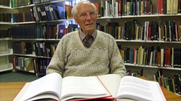 Retired meteorologist works on 'world's longest weather record' - BBC News