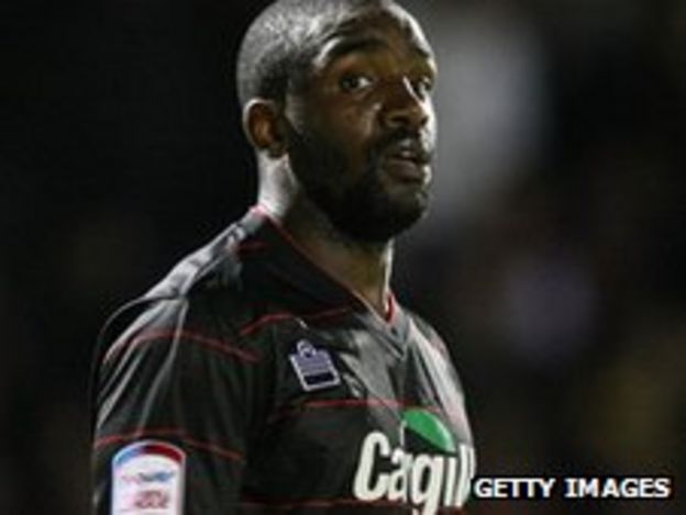 Nathan Elder set to extend loan spell at Edgar Street - BBC Sport