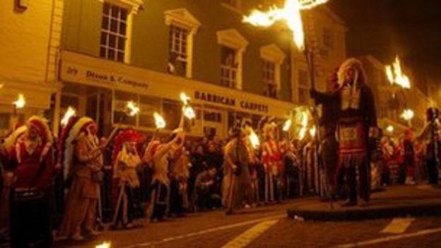 Lewes bonfire celebrations attracting up to 60,000 - BBC News