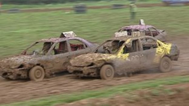 Banger racing memorial for Dunkeswell driver Dave Weare - BBC News