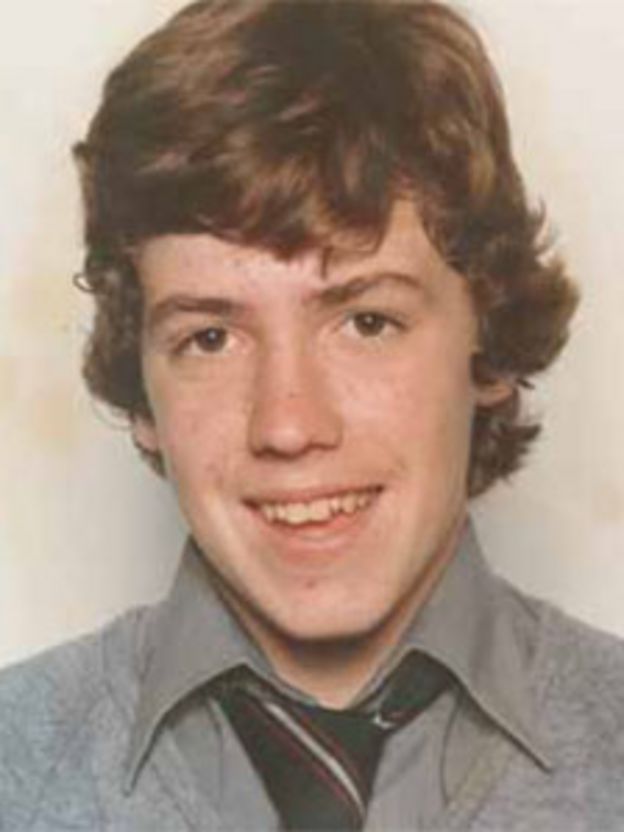 Rob Brydon back where career began at Welsh college - BBC News