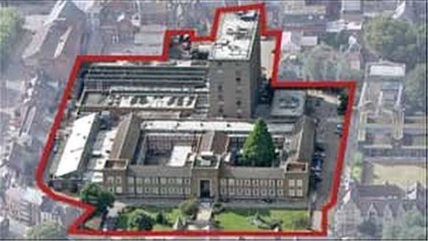 Gloucester's Kings Square marks 50th birthday with £5m facelift - BBC News