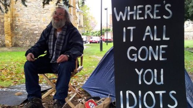 Lone protester camps at Taunton church - BBC News