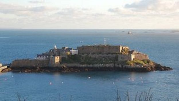 Guernsey castles more popular with visitors - BBC News