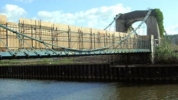 Work to repair Avon Valley Bridge joint begins - BBC News