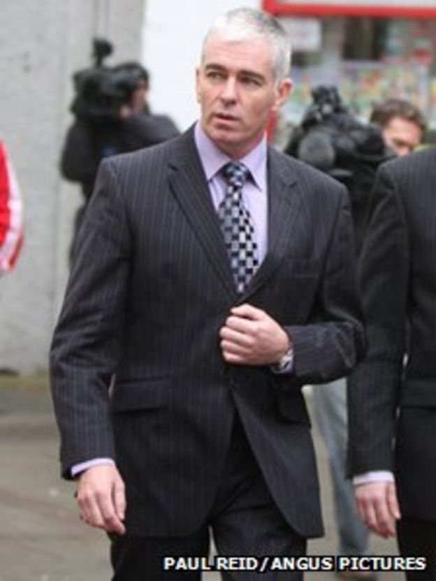 Athlete Liz McColgan cleared of attacking husband - BBC News