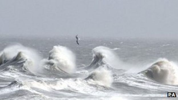 Violent storm warning for the sea off northern Scotland - BBC News