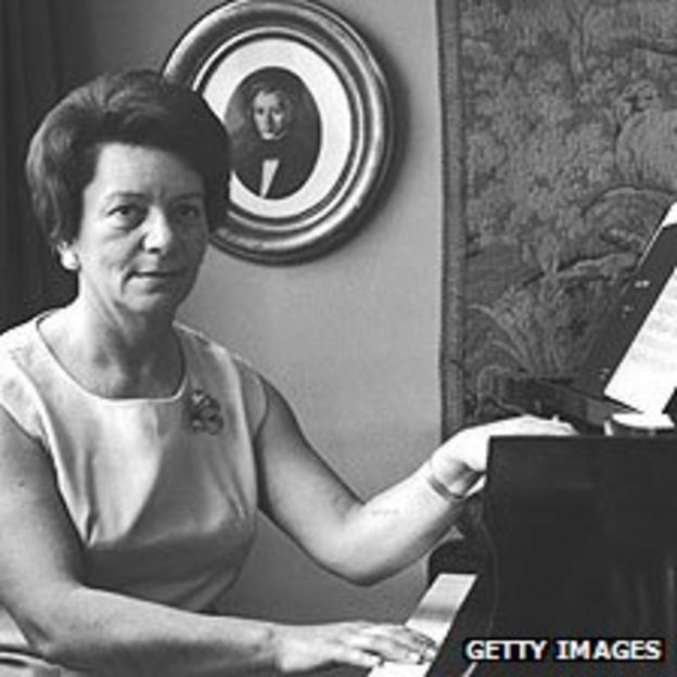 Last survivors of the Holocaust keep memories alive - BBC News