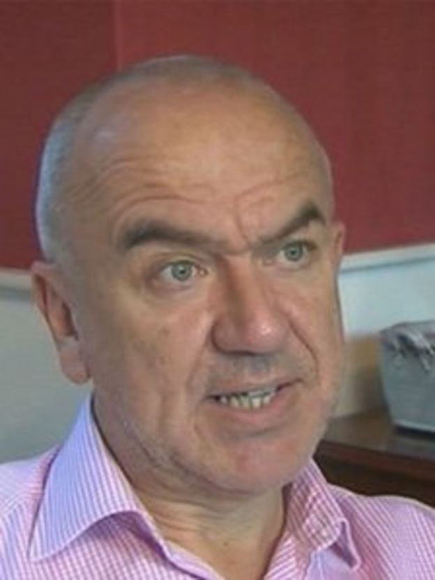 Martin Narey's report cites adoption failings in Kent - BBC News