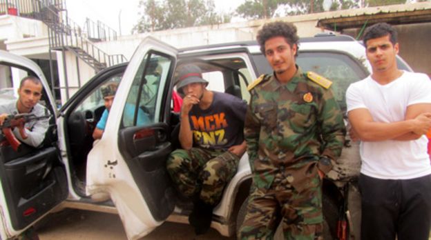 The young Britons fighting and staying in Libya - BBC News