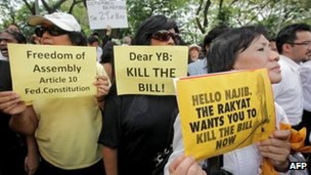 Malaysia passes street protest ban as lawyers march - BBC News