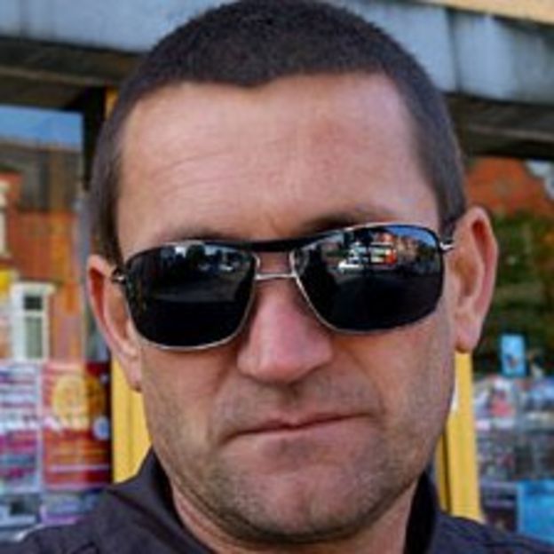 Beautiful South singer Heaton becomes a pub landlord - BBC News