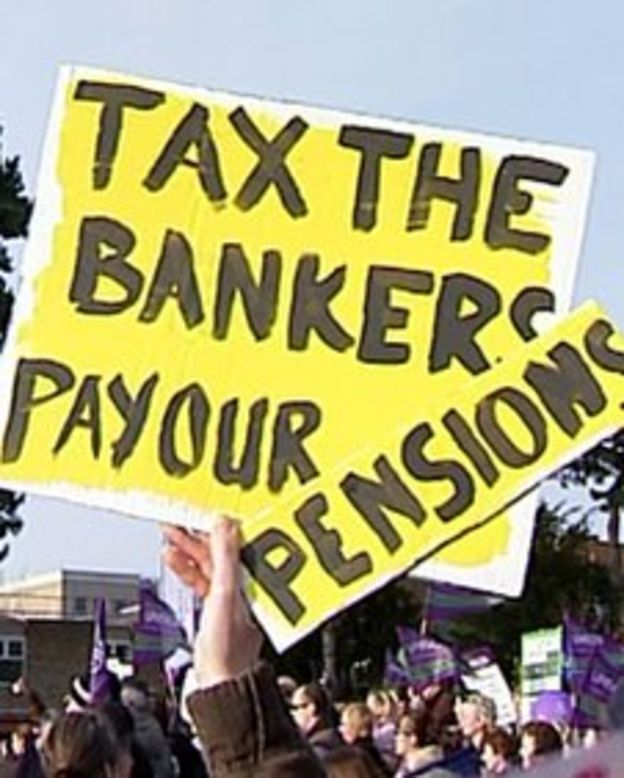 Gloucestershire strikes: 2,000 protesters join mass rally - BBC News