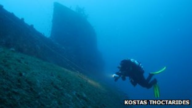 Submarine escape: A WWII survival tale from Kefalonia - BBC News