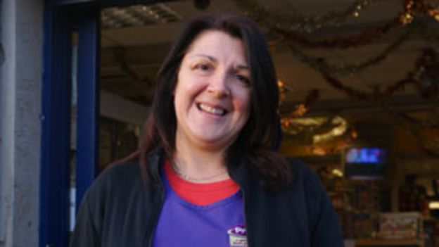 Miriam Beard's £51,000 fraud angers Plas Madoc residents - BBC News