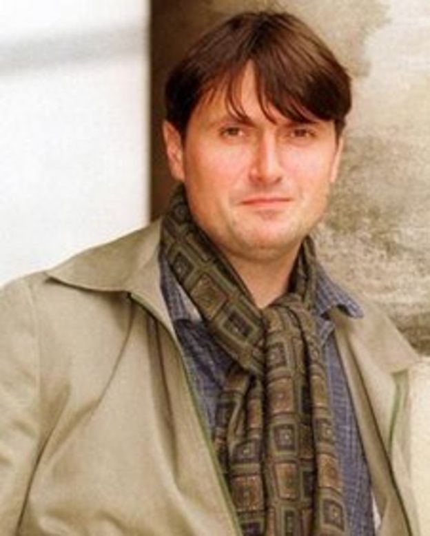 Simon Armitage pays tribute to 'one-off' Ted Hughes - BBC News