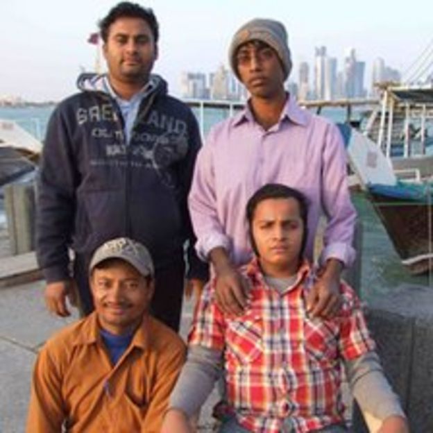Migrant workers flock to Qatar - BBC News