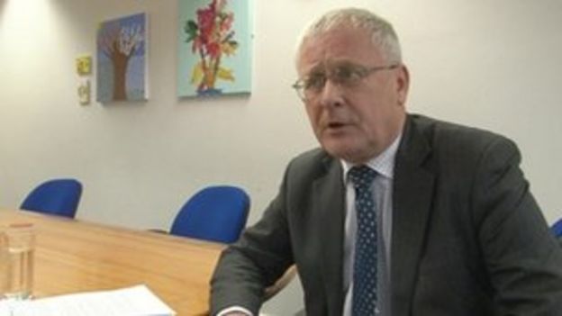 Doncaster councillors to discuss allowance cut - BBC News