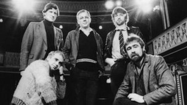 Theatre writer Bill Morrison dies at the age of 71 - BBC News