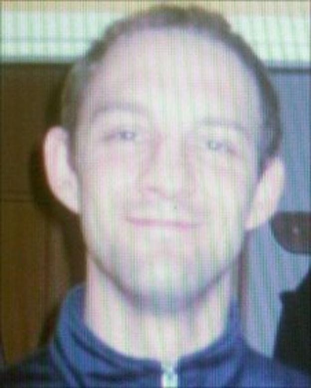 Fulham hotel chef 'fatally stabbed for £12' - BBC News