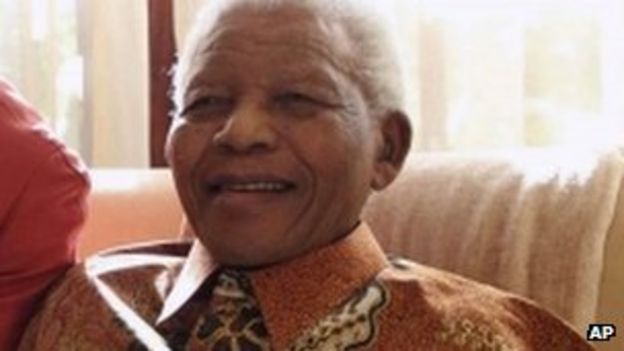 Nelson Mandela 'spy' cameras confiscated by police - BBC News
