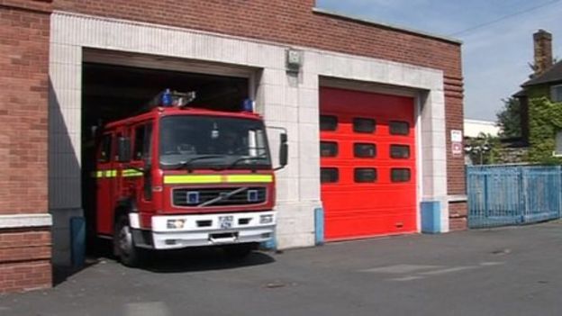 South Kirkby fire station opens - BBC News