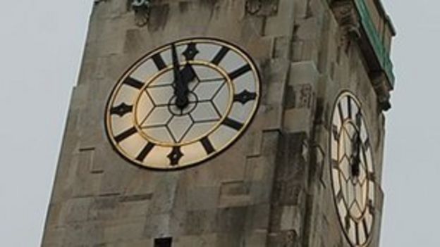 Southampton clock to chime in new year again - BBC News